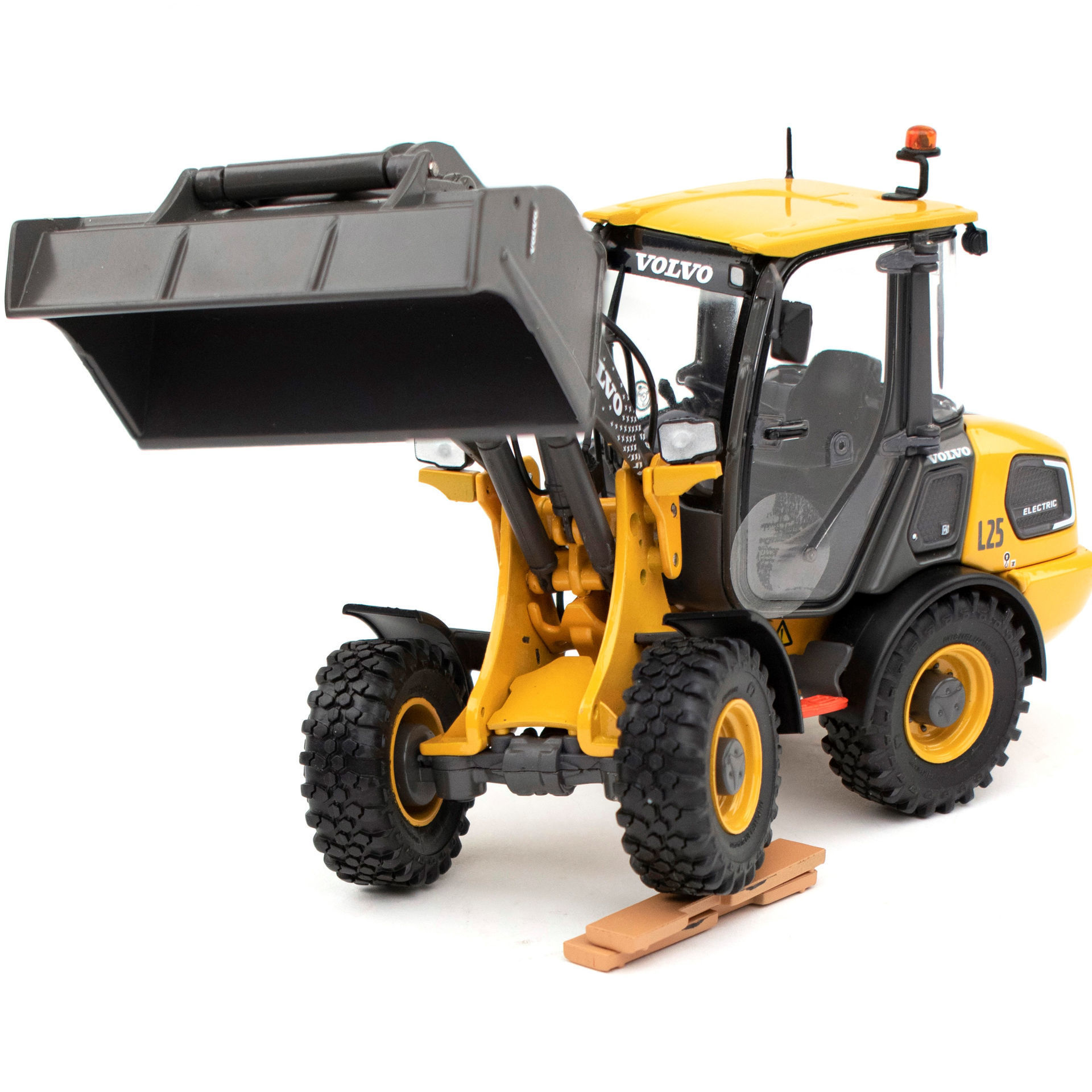 Volvo Merchandise. L25 Electric 1:32
